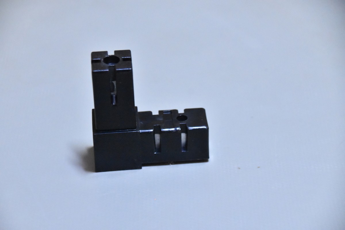 2 Way Elbow Connector
